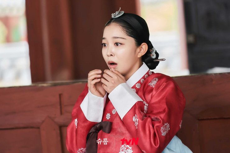 Full Cast Of “Under The Queen’s Umbrella” – KORB